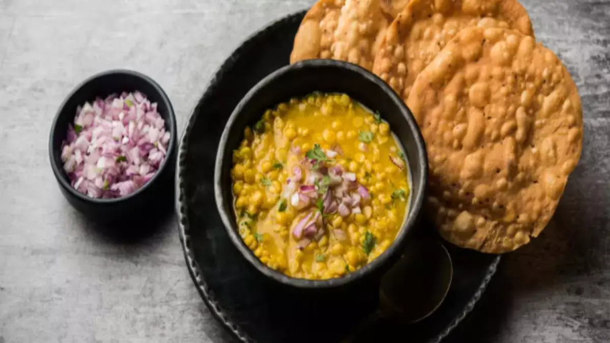 Dal Pakwan Recipe: सिंधी डिश दाल पकवान का स्वाद है लाजवाब, इस तरीके से ...