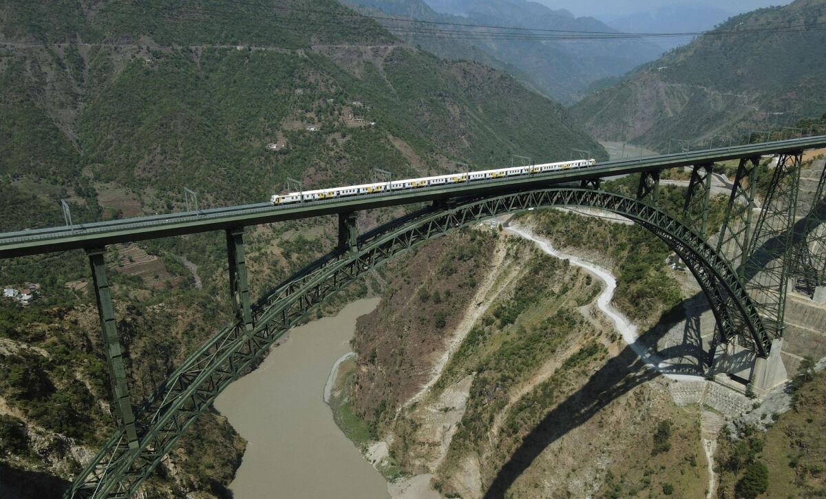 कटरा-श्रीनगर वंदे भारत एक्सप्रेस: बुकिंग शुरू...जानिए रूट, टाइमिंग और ...