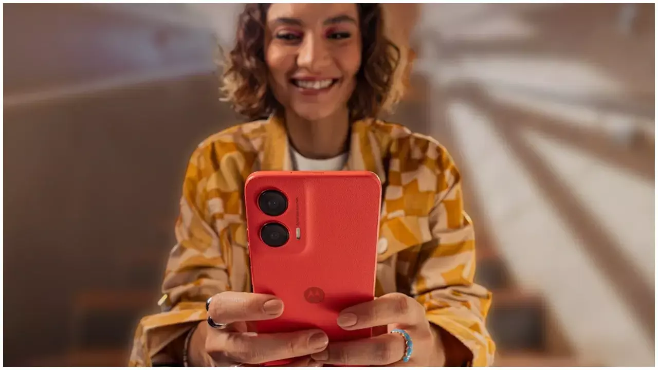 Moto G35 5G: ₹9000 से कम में खरीदें 50MP कैमरा फोन, ₹1,000 का एक्स्ट्रा कैशबैक भी | moto-g35-5g ...